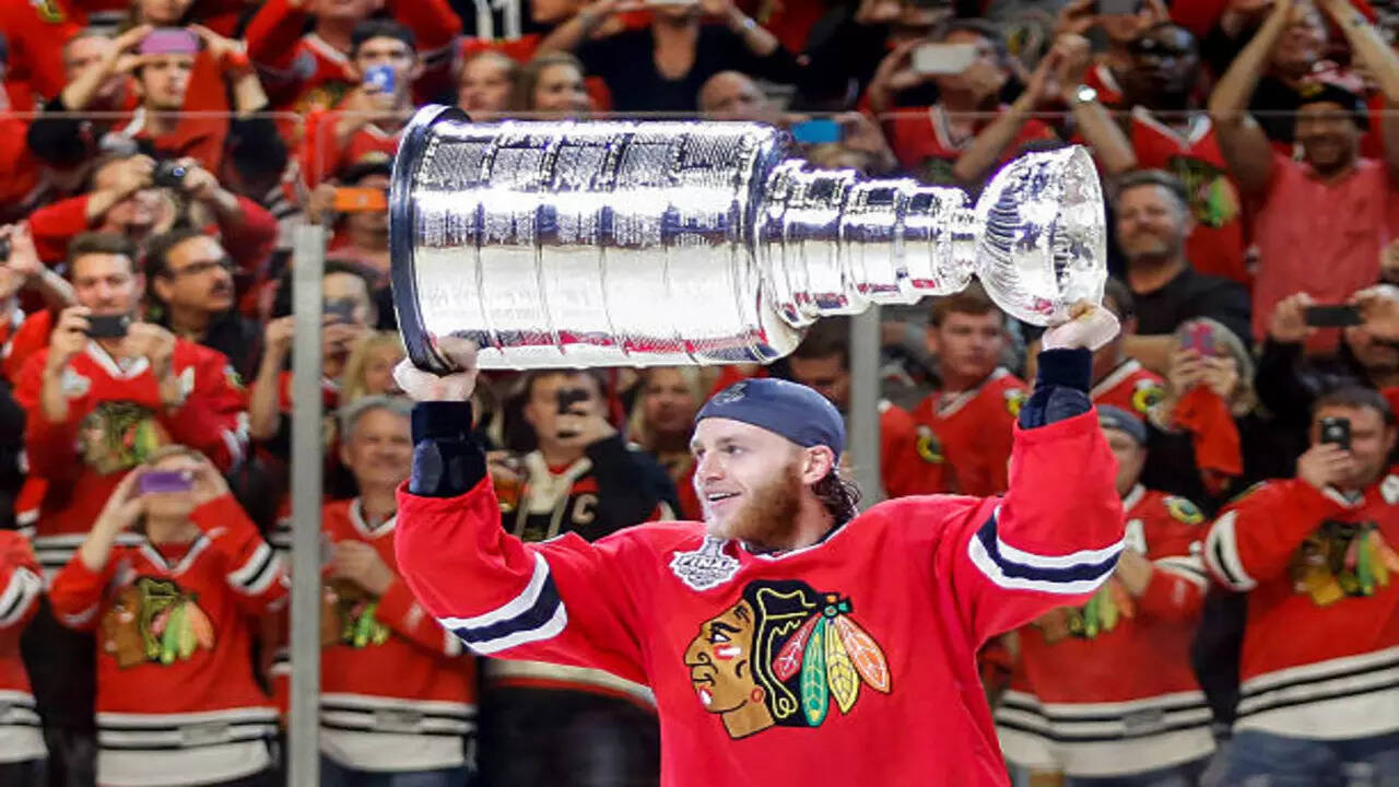 Patrick Kane signs one-year deal with Red Wings, closing in on all-time ...