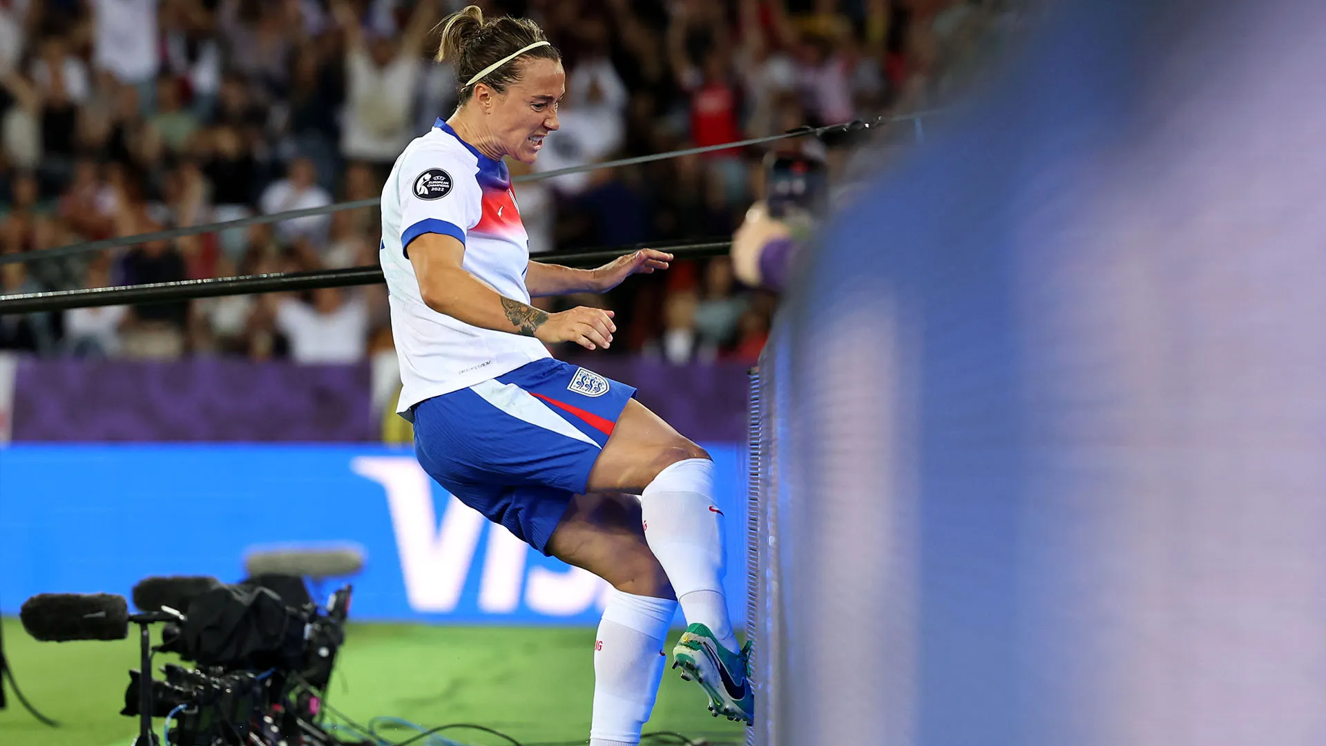 Elle perd la tête et risque de se blesser : les photos