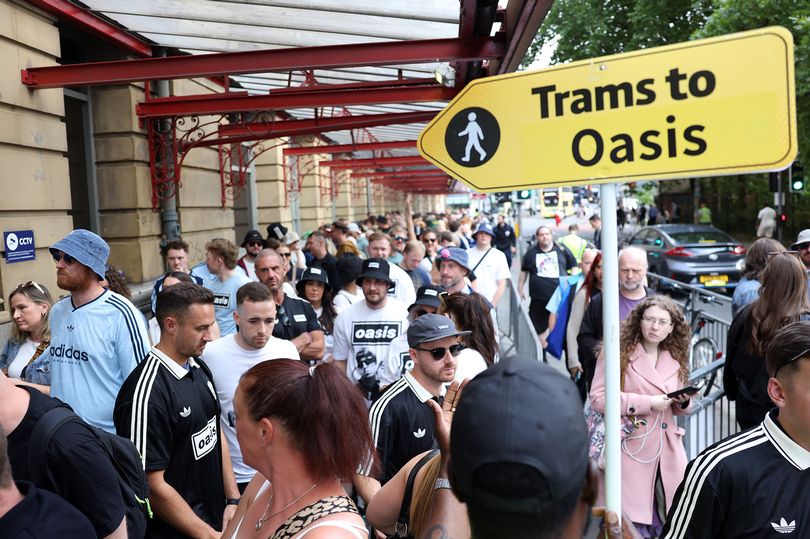 Oasis fans unable to 'tap-out' at Heaton Park shocked after checking ...