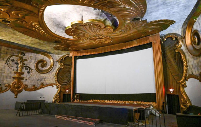 After 76 years, this historic Fresno theater survives. It's a community ...