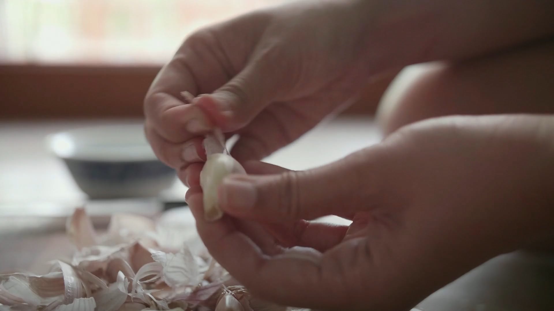Say Goodbye To Garlic Hands: Easy Odor Removal Tips