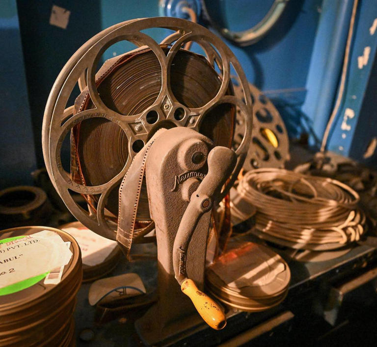 After 76 years, this historic Fresno theater survives. It's a community ...