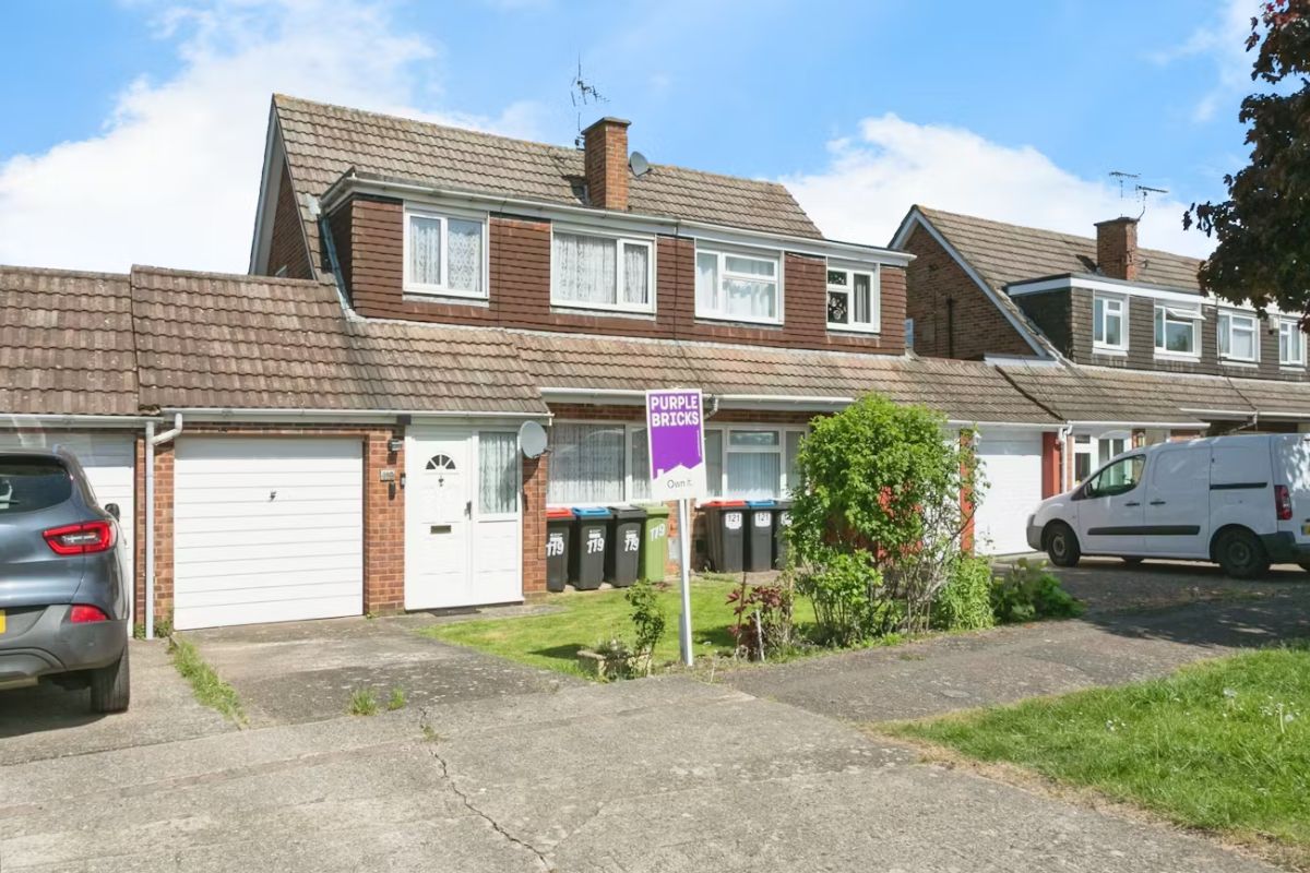 Well-presented three-bed semi in Bletchley with modern interiors and ...