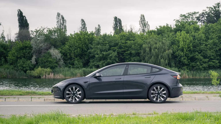 Tesla presenta la Model 3+: ha più di 800 km di autonomia