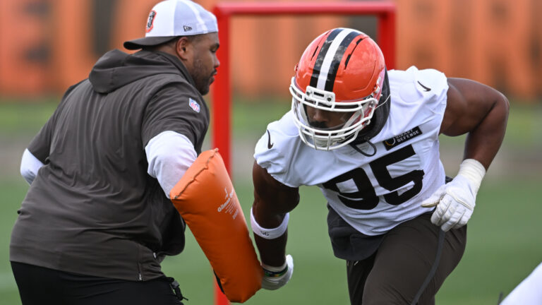 Ranking the Top 25 NFL Edge Rushers in 2025-26