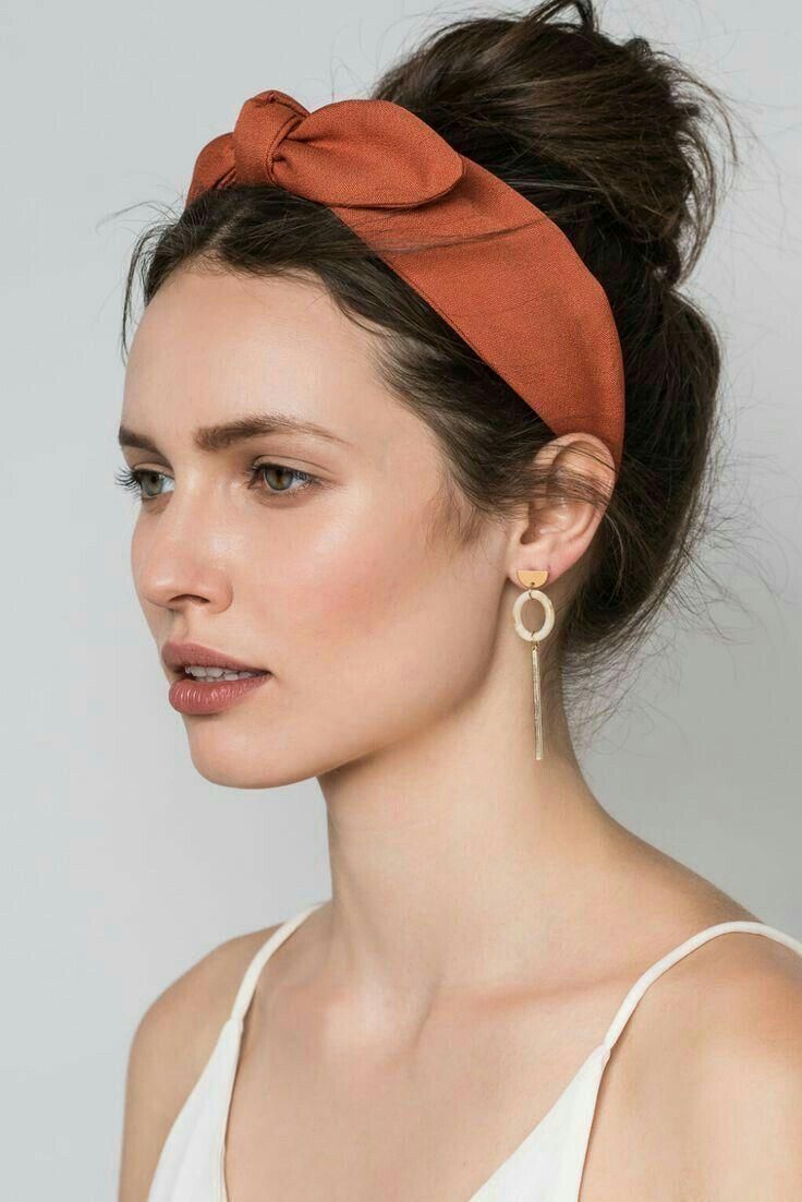 5 Inspirasi Styling Rambut dengan Headband yang Bikin Makin Stylish