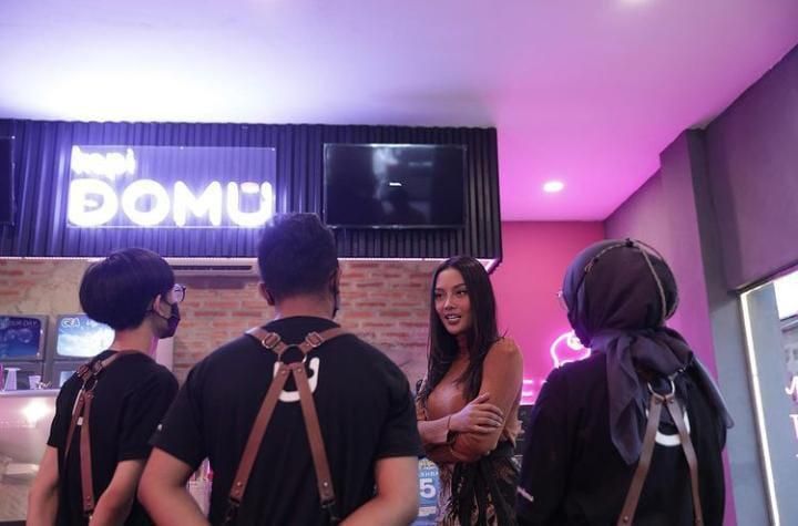 Lebarkan Sayap ke Dunia Akting, Intip Perjalanan Karier Erika Carlina