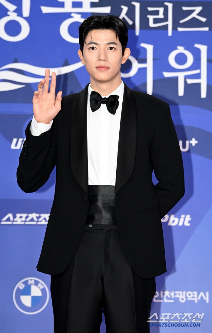 Romon, a brilliant tuxedo