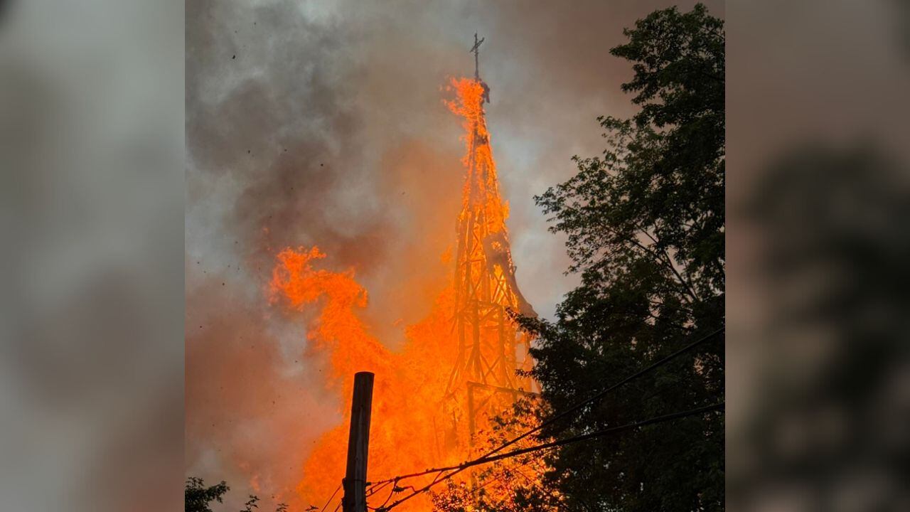 Fire rips through historic church struck by lightning in Saint-Ours, Que.