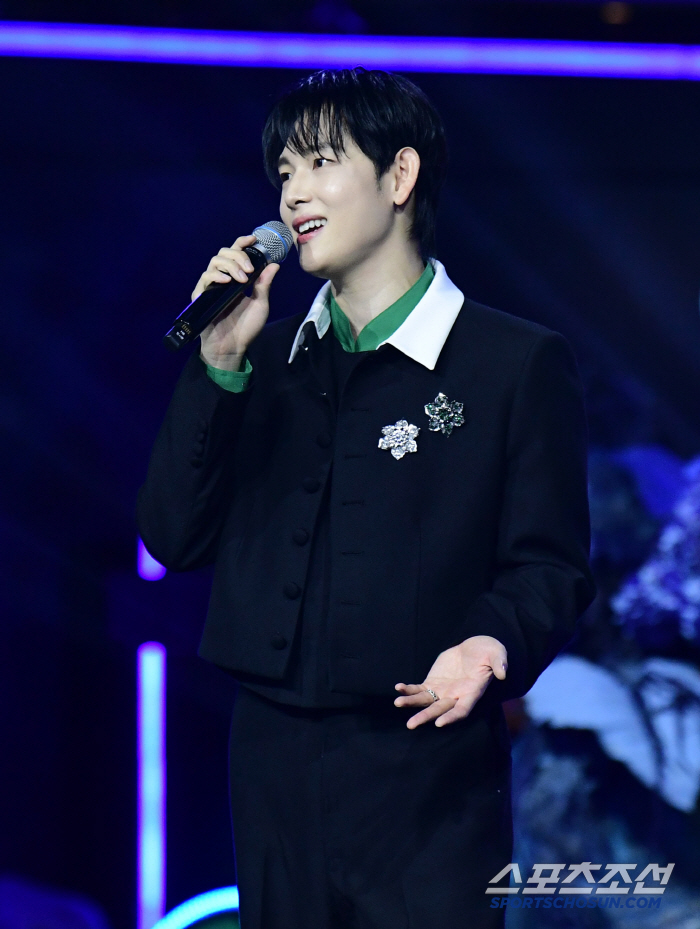 A spectacular celebratory performance by Lim Si-wan