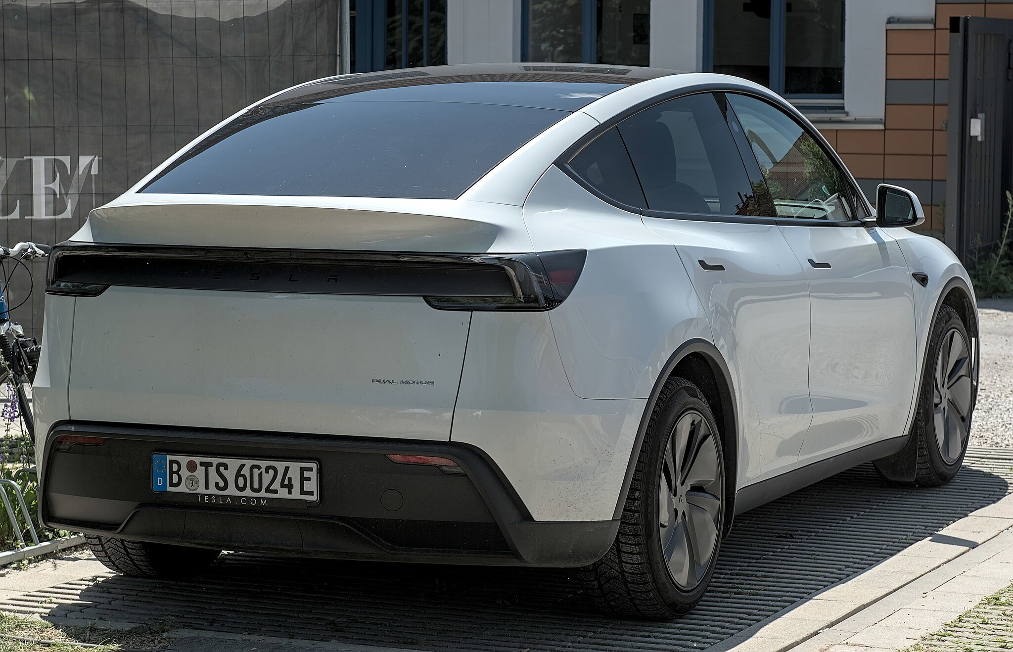 Tesla Model Y L på vej Tesla Model Y L på vej