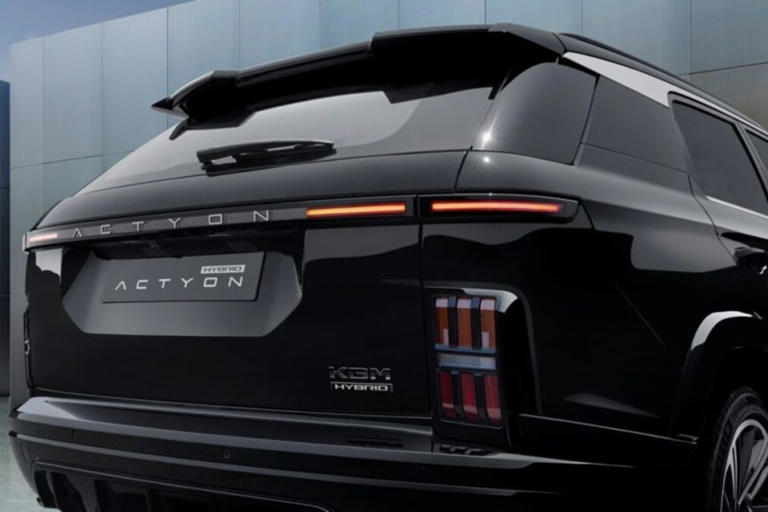 This Korean Hybrid SUV Offers Big Tech and Quiet Rides for a Small Price