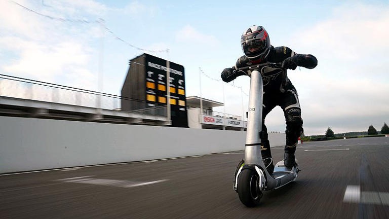 Forget everything you thought about e-scooting: this racing e-scooter ...