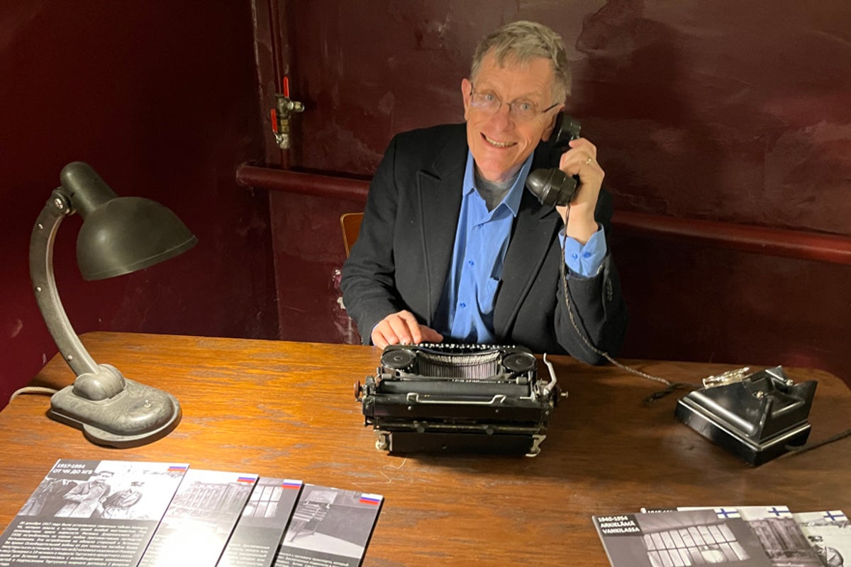 Ridiculous phone roaming bills and how to avoid them