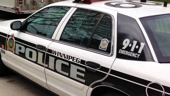 Winnipeg cops investigate after vehicle hits pedestrian
