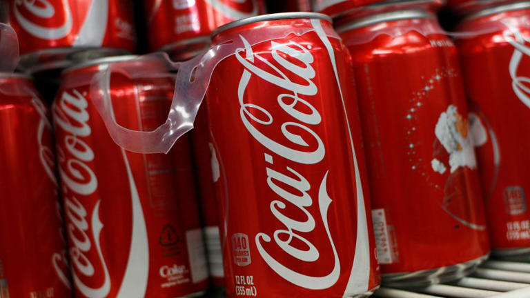 Coca-Cola may swap out high-fructose corn syrup with cane sugar, Trump ...