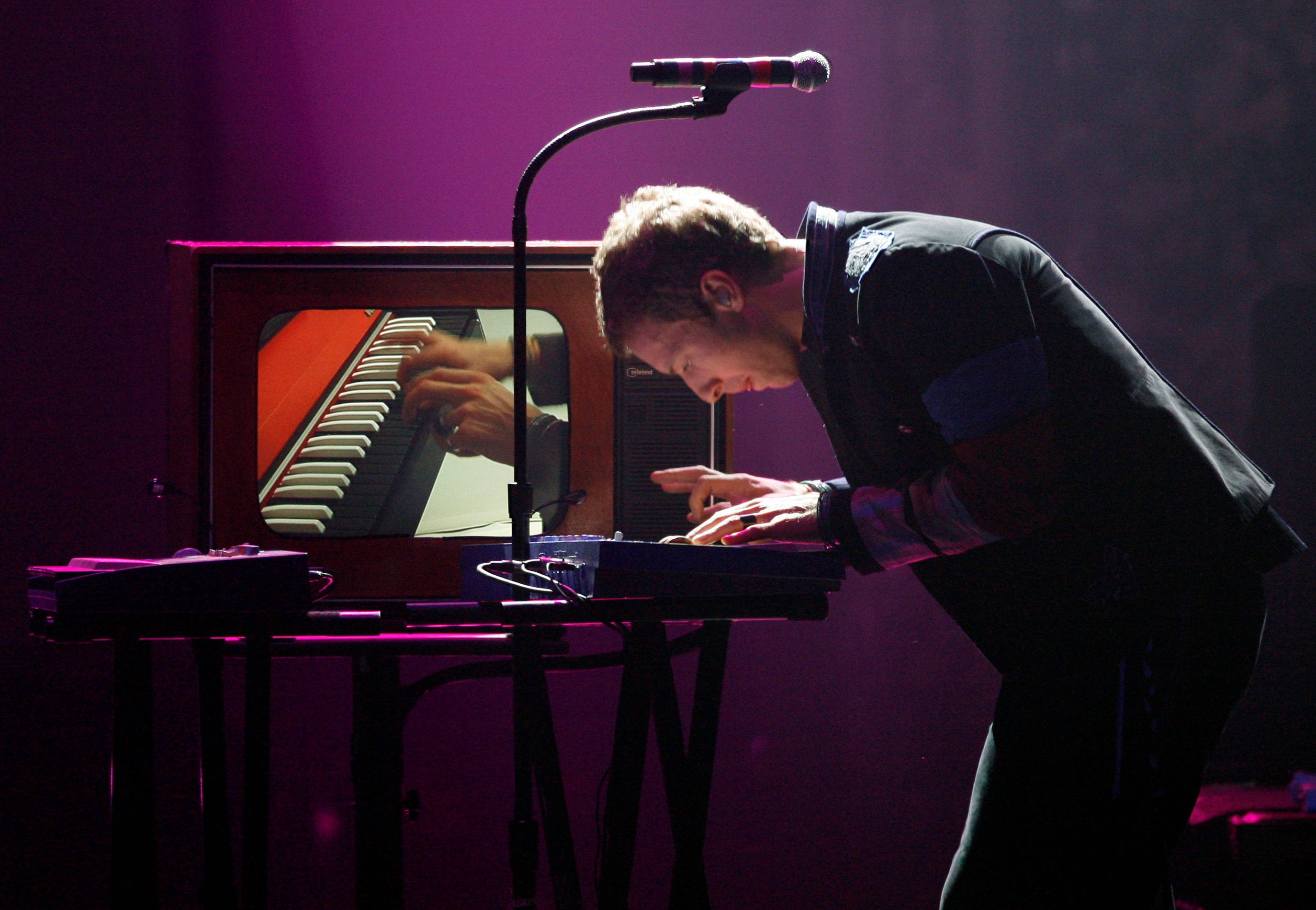 Company puts CEO on leave after Coldplay concert video shows couple ...