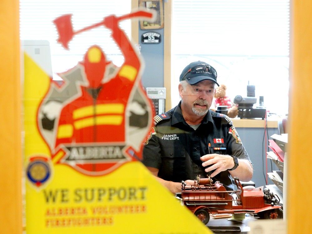 'So many people crying': Jasper fire deputy chief reflects on blaze ...