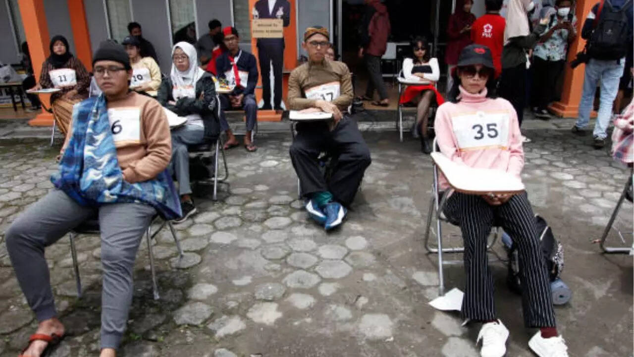 Do you love spacing out? Here’s a competition that rewards people for ...