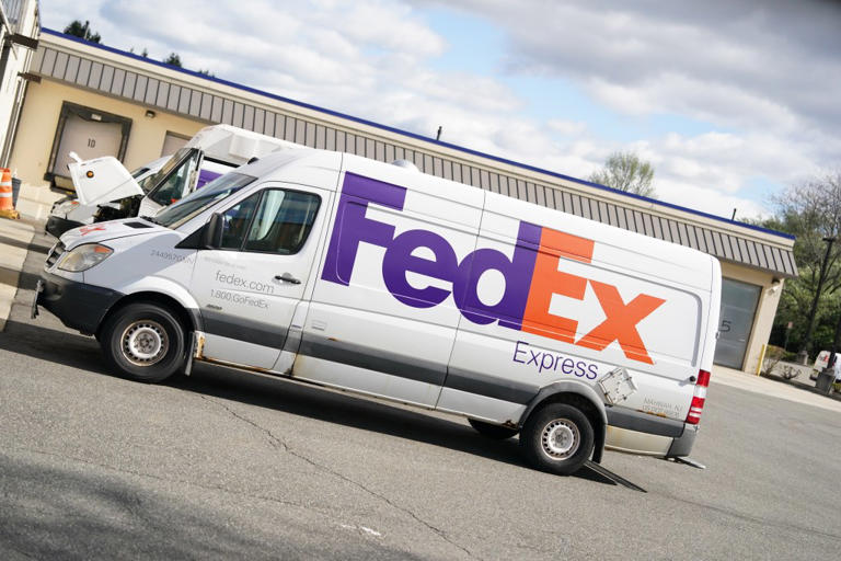 FedEx tech executive departs after probe into claims his unit inflated ...