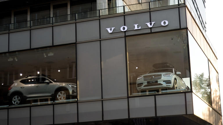 Volvo Cars says turnaround plan on track despite Q2 losses