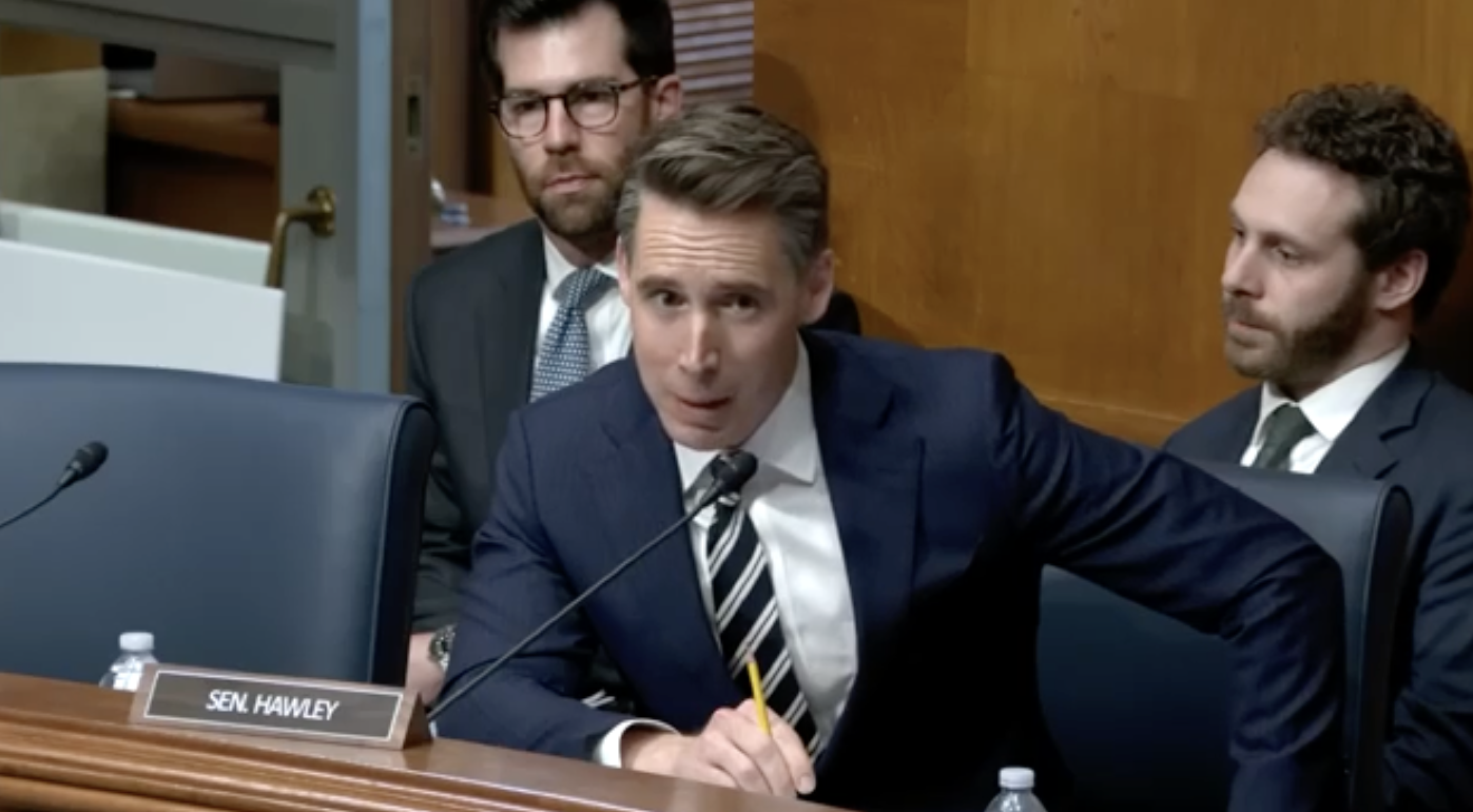 'That's Not Reassuring': Josh Hawley Humiliates Himself, Accuses ...