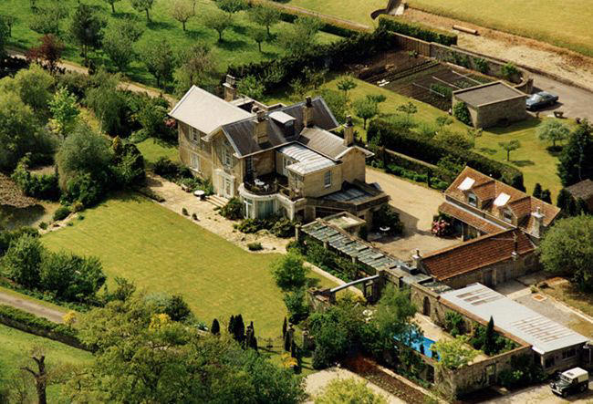 Queen Camilla's subtle sign she's still removed from the royal family