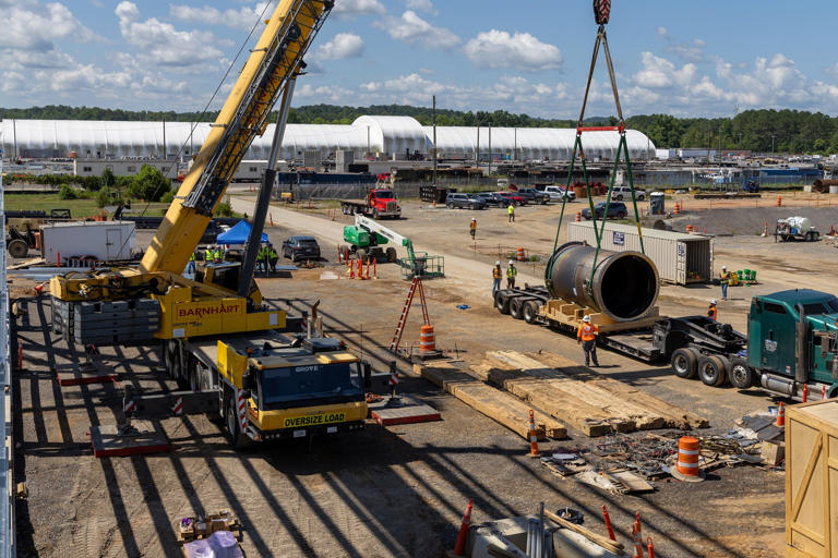 Kairos Power installs reactor vessel for Engineering Test Unit in Oak Ridge