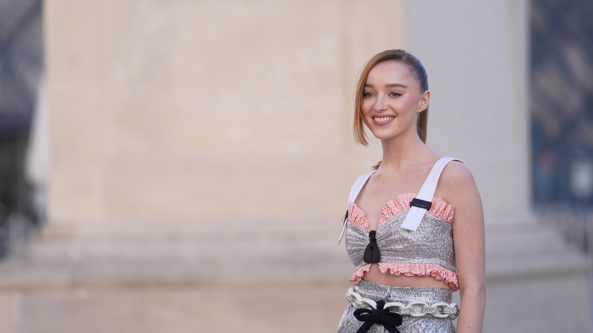 Nata per la celebrità, come Phoebe Dynevor ha portato avanti l'eredità ...