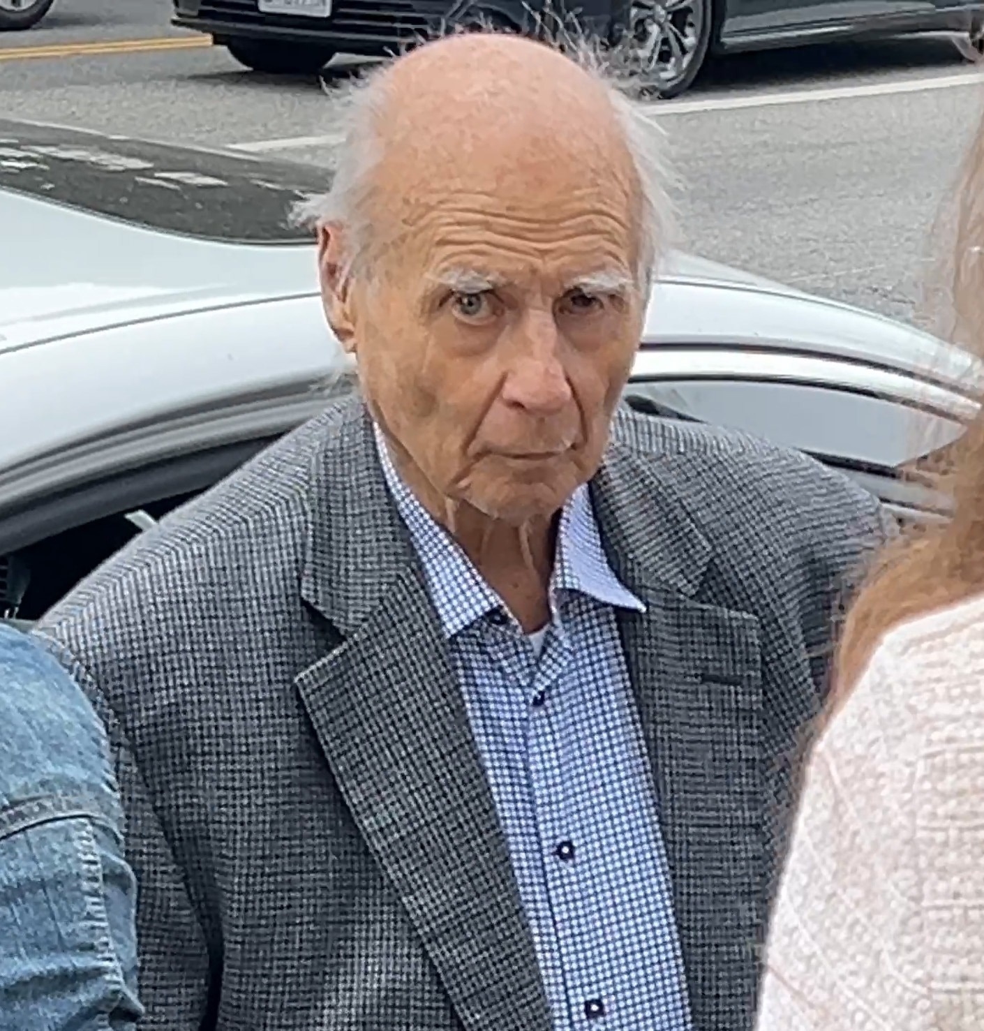 Tom Girardi, 86, begins 7-year prison sentence for fraud