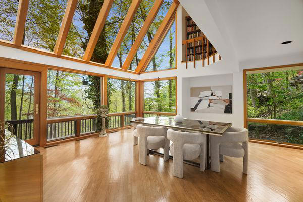 The Glass-Encased Dining Room Is the Star of This $1.5M Hudson River ...