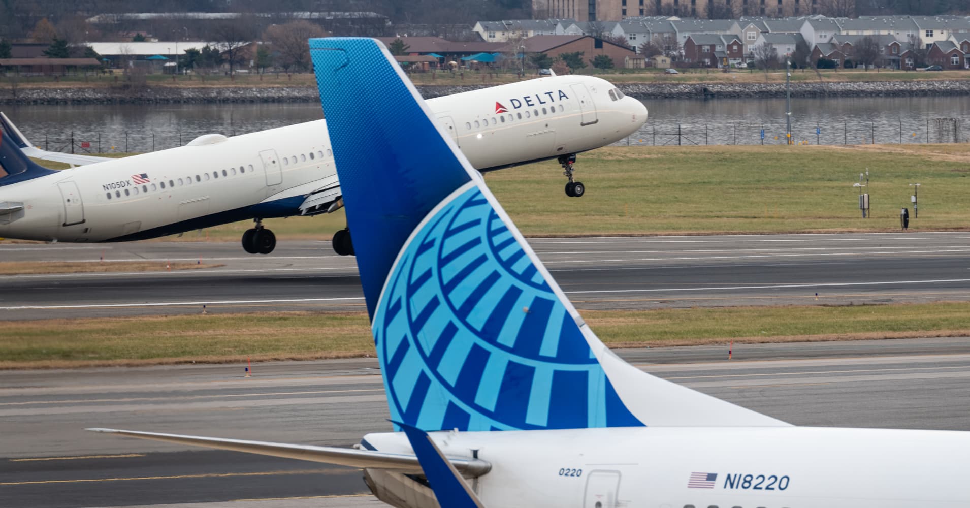 Why Delta and United are pulling away from the airline pack