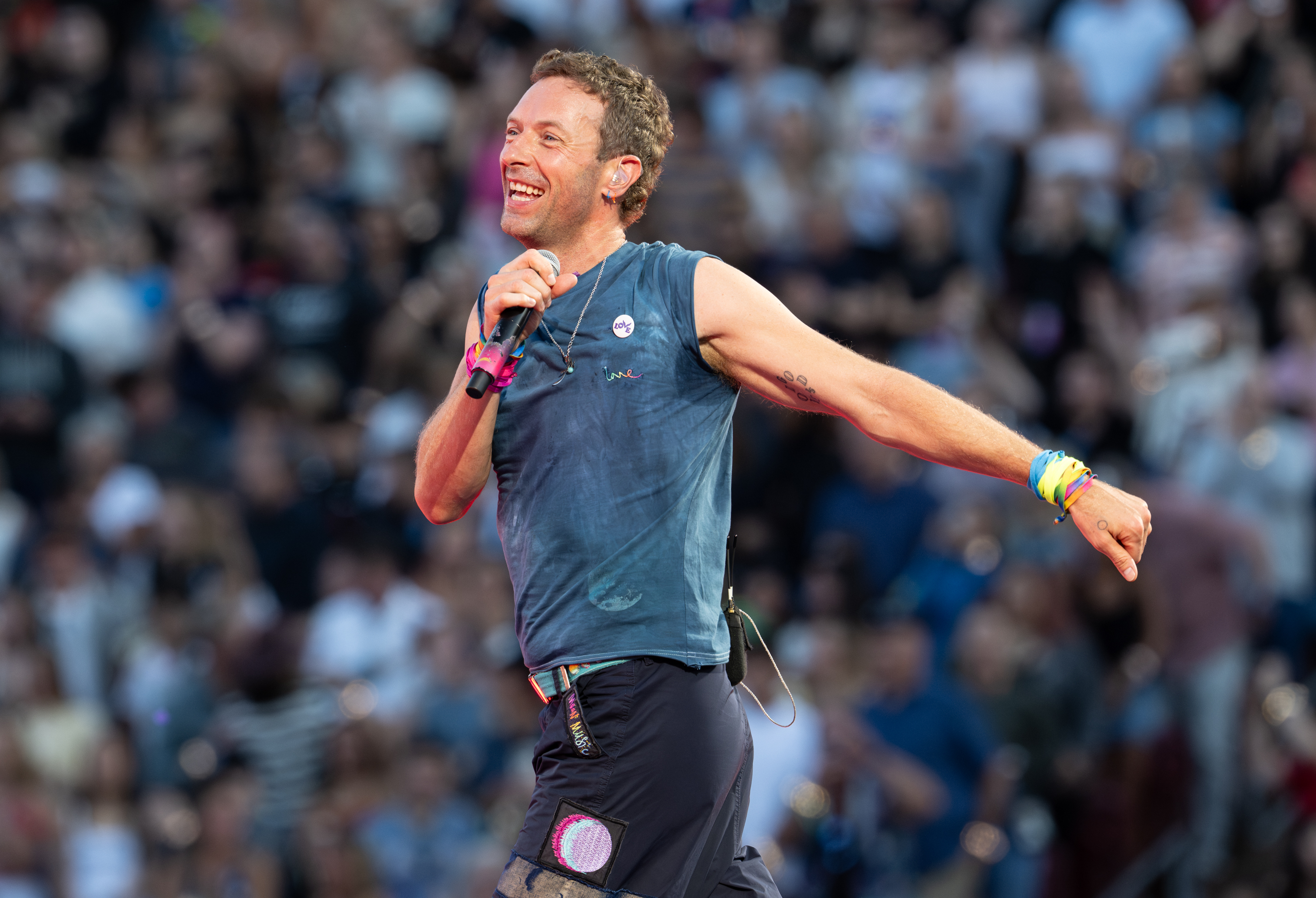 Chris Martin trolls ‘legitimate couple’ at Coldplay concert after ...