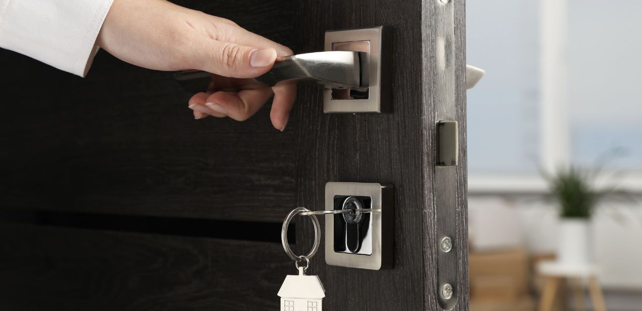 Cambriolages pendant les vacances : tout le monde fait cette erreur n°1 ...