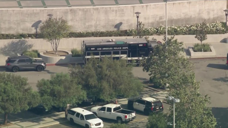 3 dead after explosion at LA police training facility