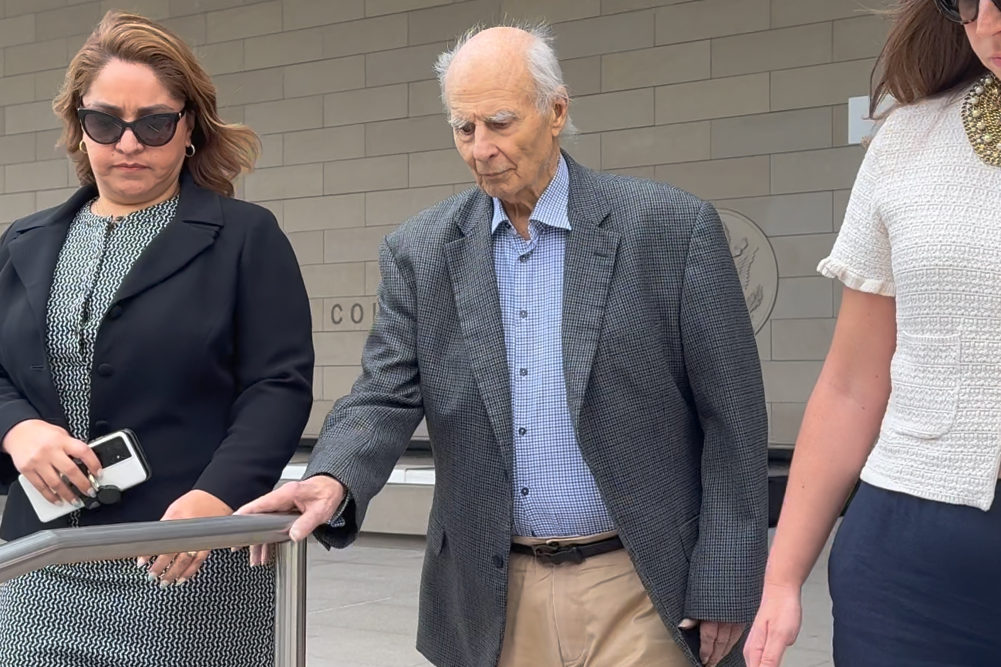 Tom Girardi, 86, begins 7-year prison sentence for fraud