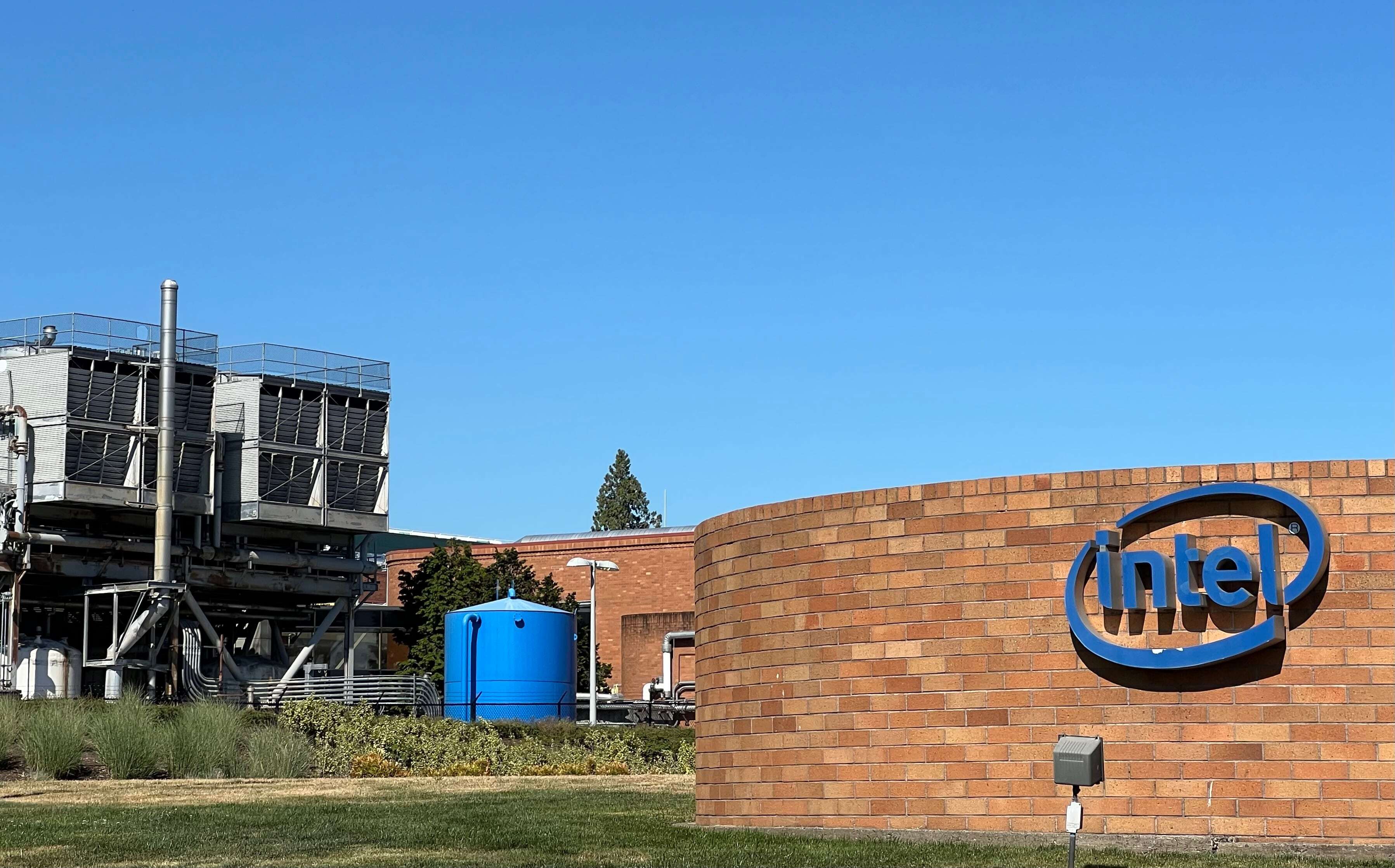 Intel’s retreat is unlike anything it’s done before in Oregon