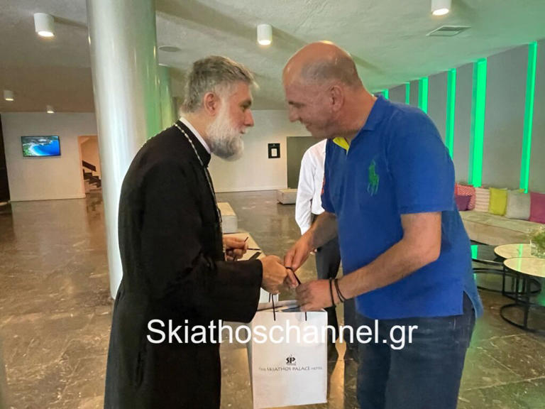 Επίσημο γεύμα στους Αρχιερείς από τους Πατέρες της Σκιάθου