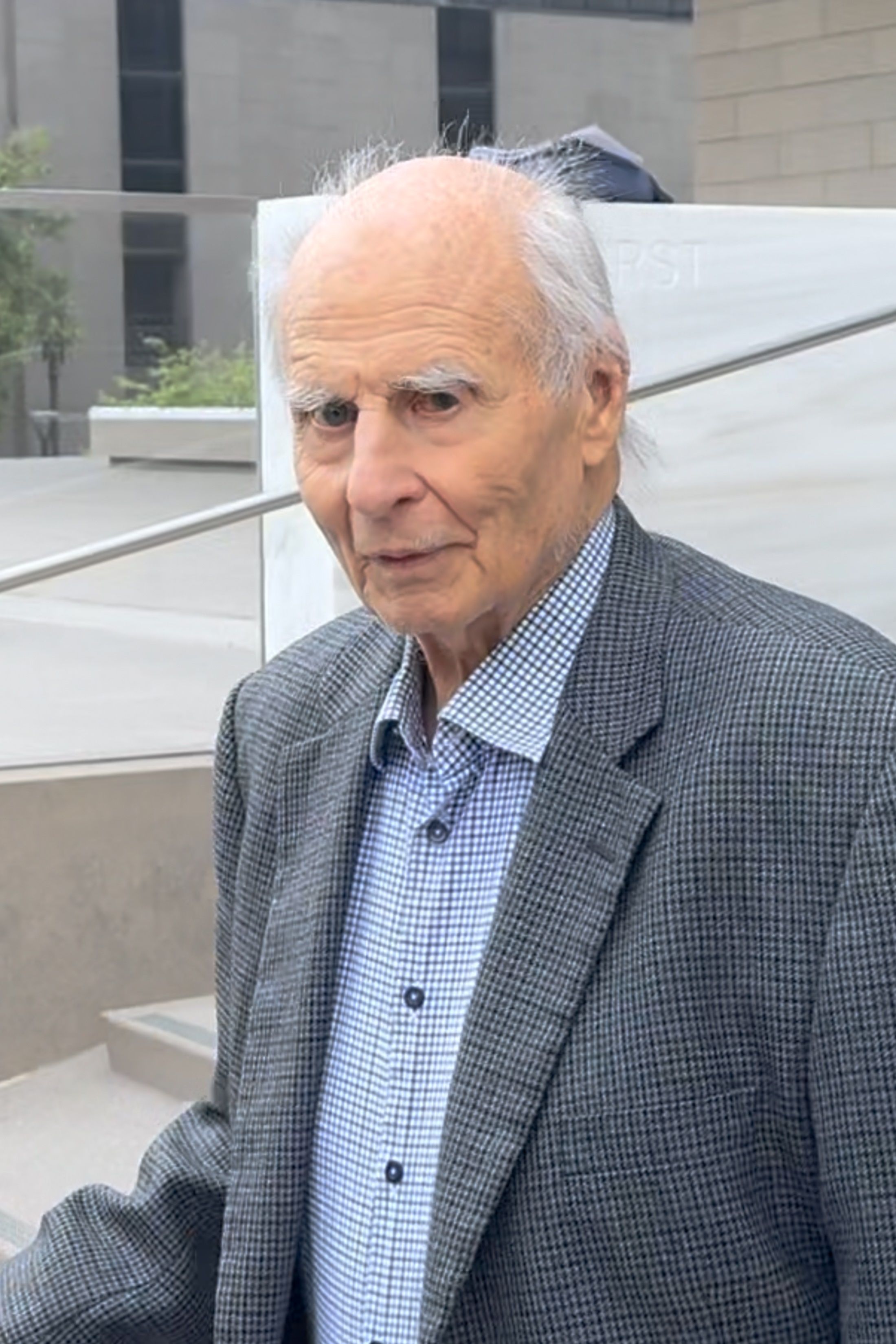 Tom Girardi, 86, begins 7-year prison sentence for fraud