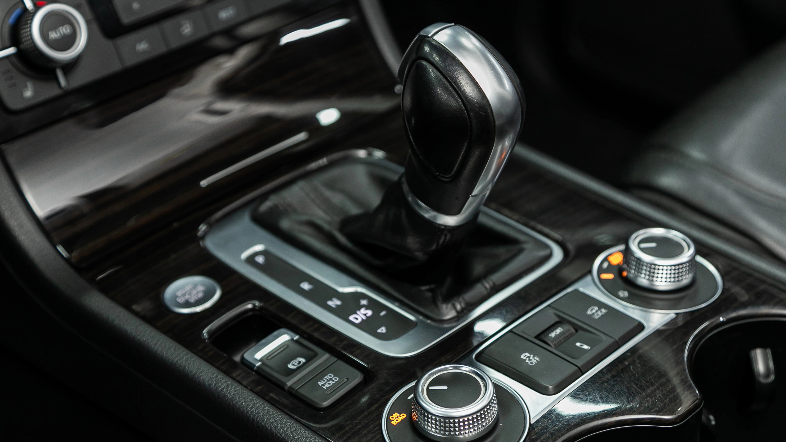 5 Features That Are Disappearing from New Cars