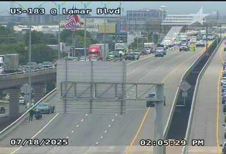 US Highway 183 shut down in Austin following major crash