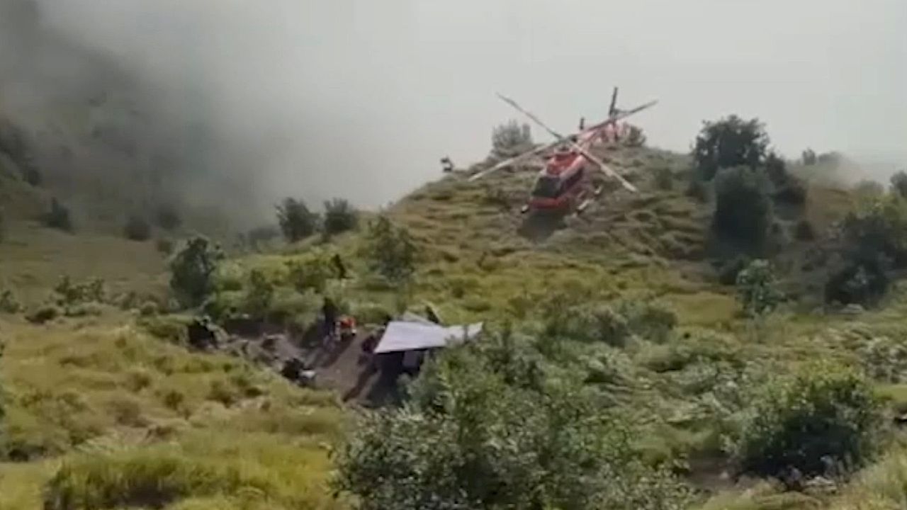 Dutch tourist rescued after fall into indonesia volcano where Brazilian ...