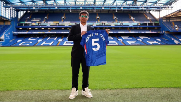 Chelsea fans delighted after legend's son signs deal