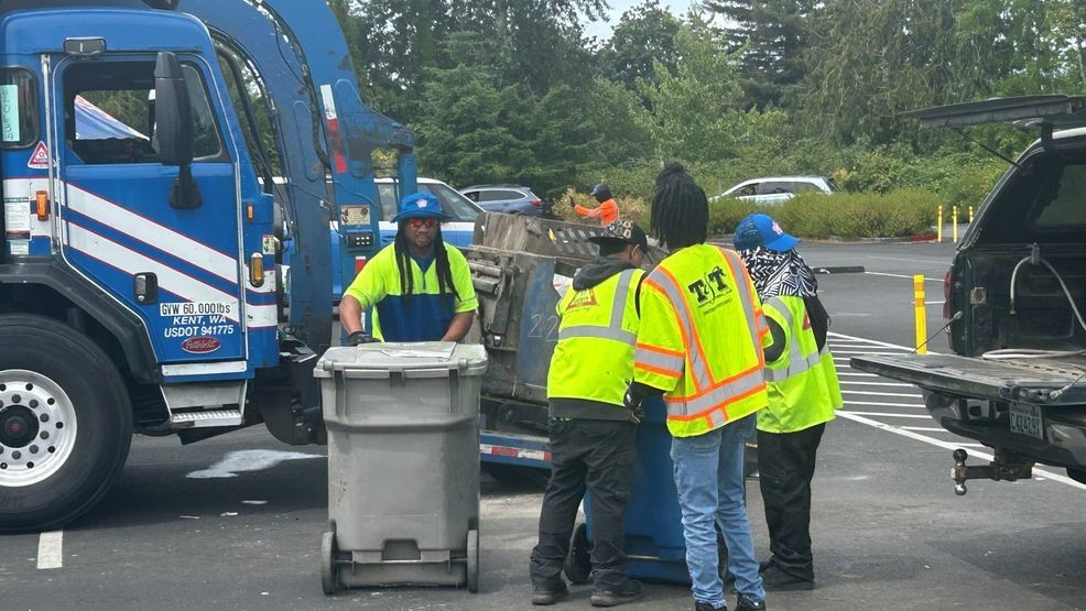 Teamsters say 'scabs' running Kent trash drop-offs amid garbage worker ...