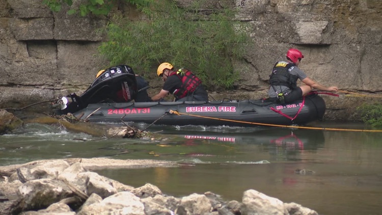 High Ridge fire crews train for water rescues at Rockford Park as river ...