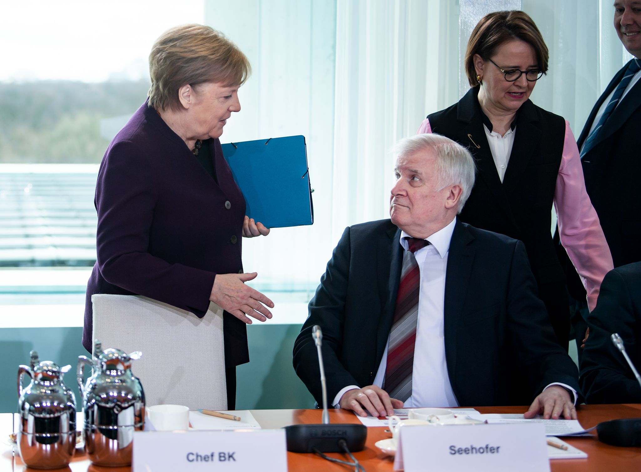 Seehofer: Habe Merkels Buch nicht gelesen
