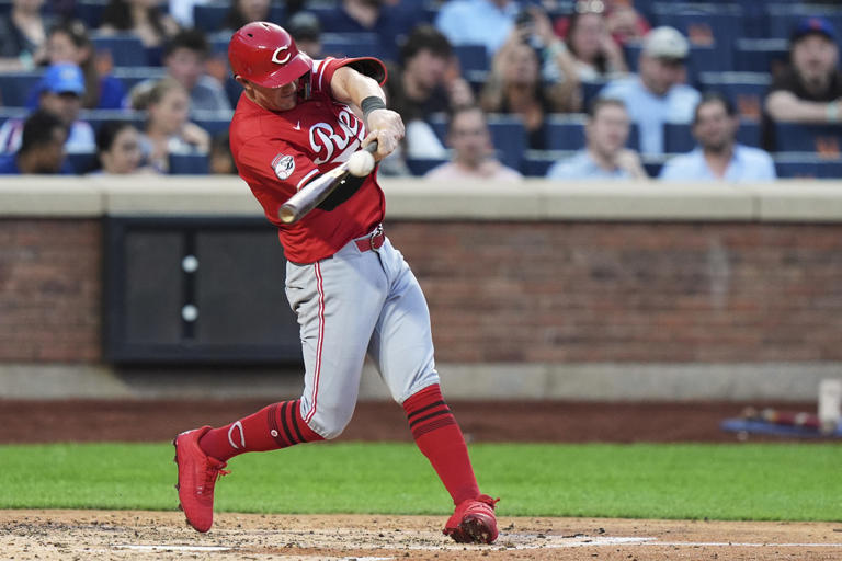 Hays hits 2 homers and Reds go deep 4 times to back Lodolo in 8-4 win over Mets