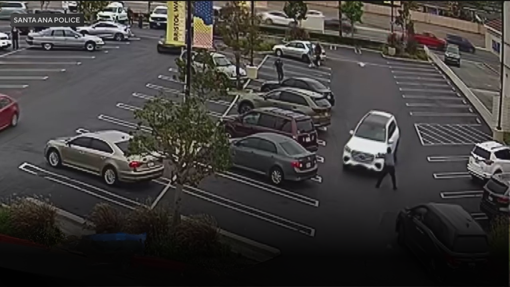 Getaway driver runs over security guard after robbery in Santa Ana ...