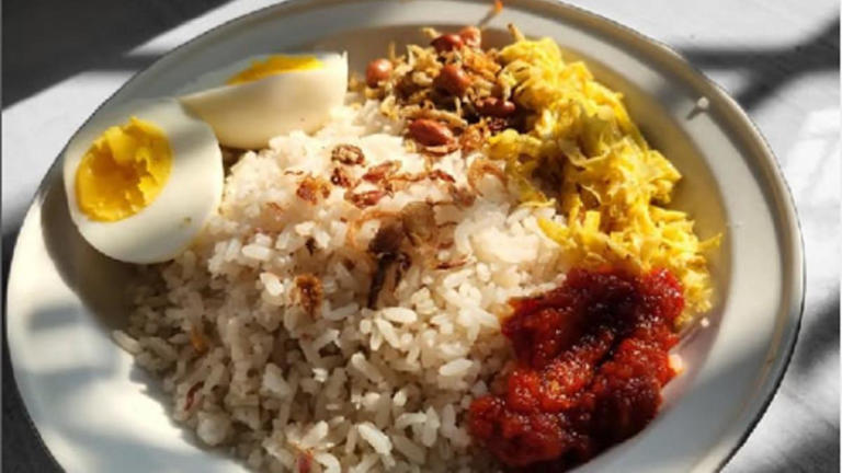 Cara Mudah Membuat Nasi Gemuk Khas Jambi,Jambi,Kuncinya Santan Gurih ...