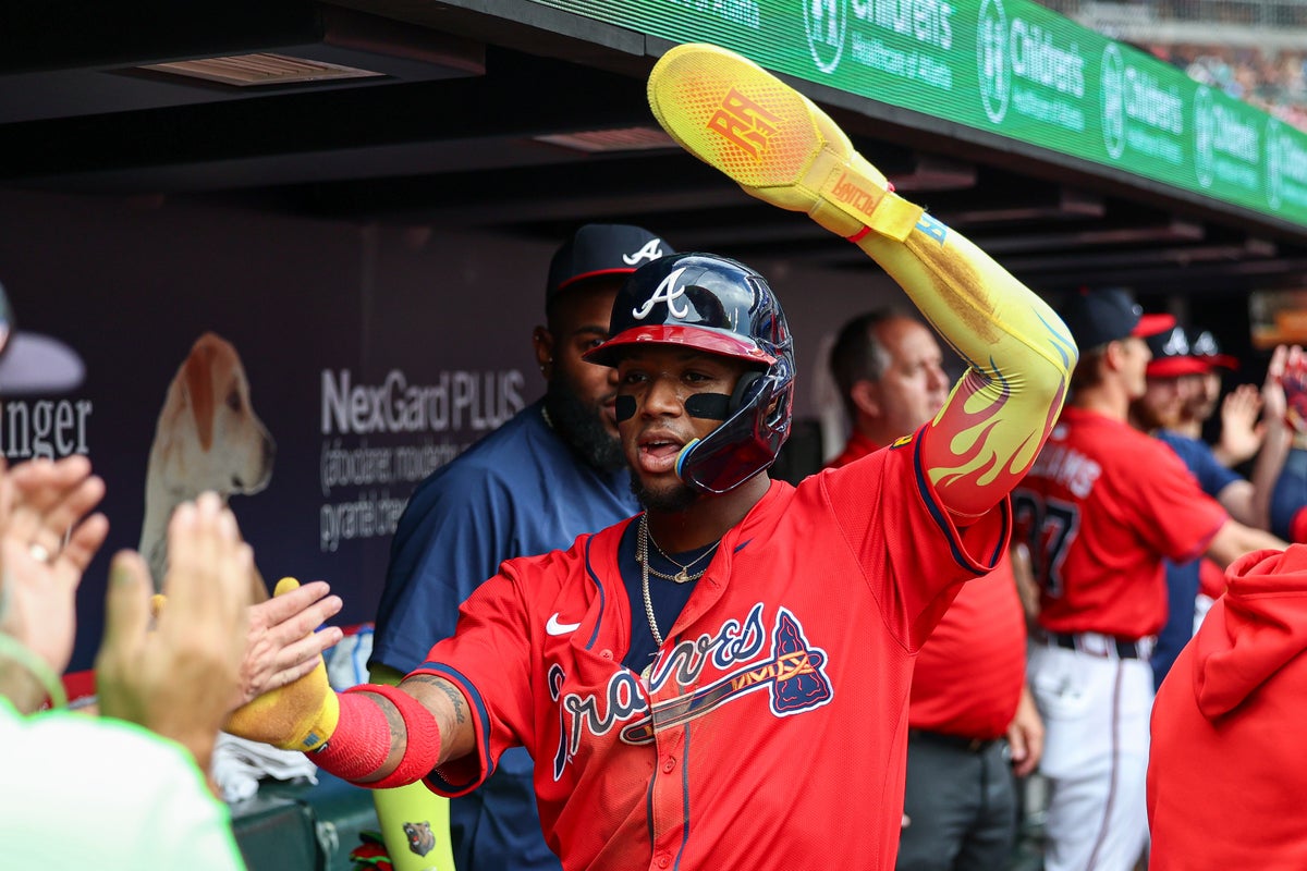 Albies dispara jonrón de 3 carreras, Acuña brilla a la defensiva y Bravos vencen 7-3 a Yankees